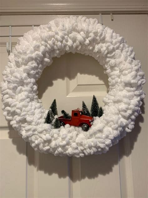 Loop Yarn Wreath Holiday Wreaths Diy Christmas Wreaths Diy Fall Decor Wreaths
