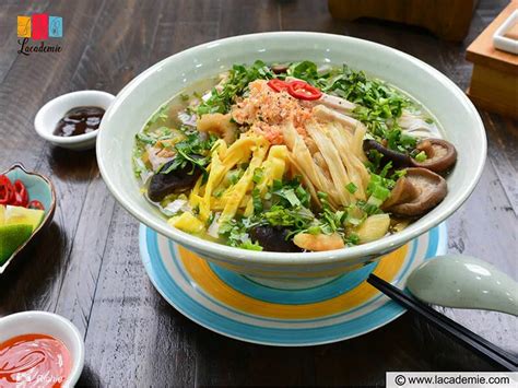 Bun Thang Hanoi Rice Vermicelli Noodles With Chicken And Eggs
