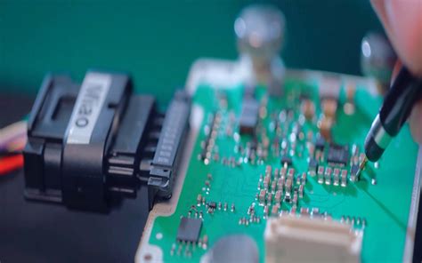 Why Use Ideal Diode Controllers For Redundant Power In Automotive Applications