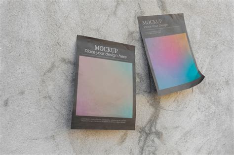 그라데이션 색상이 있는 콘크리트 벽에 수직 포스터 목업 디자인 프리미엄 Psd 파일