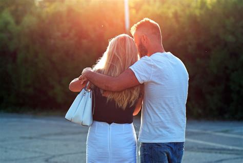 ცოლი დამუნჯდა როდესაც გამოფხიზლებული ქმარი საცვლების ამარა დაინახა