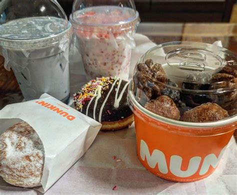 던킨도너츠 도넛 음료 메뉴 추천 보스톤크림 바바리안필드 먼치킨 허니딸기라떼 흑임자라떼 네이버 블로그