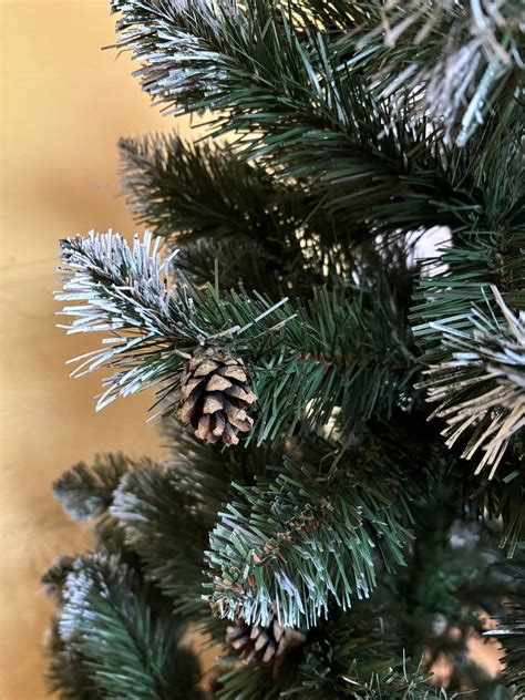 ᐉ Ялинка штучна Лідія з шишками 1 8 м Зелений Білий • Краща ціна в Києві Україні • Купити в