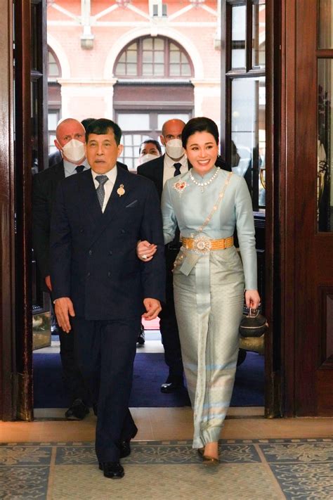 ในหลวง พระราชินี ทรงร่วมงานเลี้ยงรับรองพระประมุข ตามคำทูลเชิญของสมเด็จพระเจ้าชาลส์ที่ 3