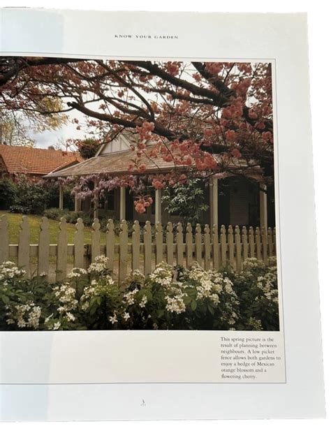 The Australian Garden By Lorrie Lawrence Jane Edmanson Paperback