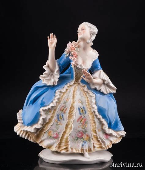 Фарфоровая статуэтка Кокетничающая девушка в голубом платье Karl Ens Германия Магазин
