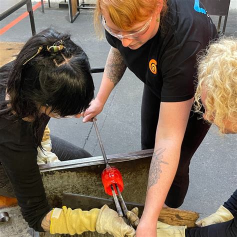 Beginners Glass Blowing Workshop Level 3 2025 New Zealand Glassworks