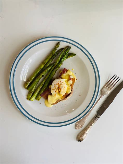 კვერცხი ბენედიქტი Food4 Ge