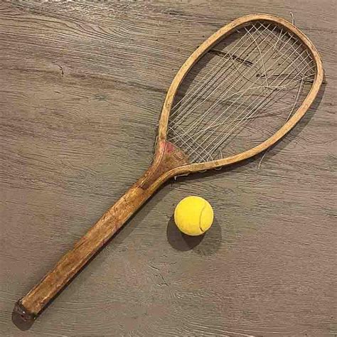 Винтажная теннисная ракетка и мяч Vintage Tennis Racket And Ball 14 ...