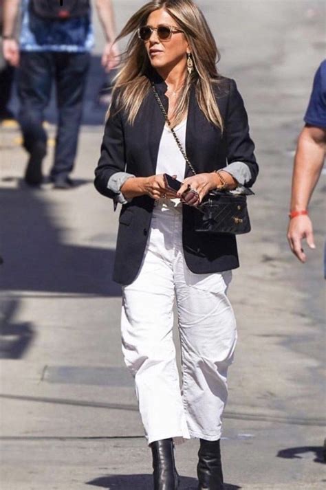 Street Chic Jennifer Aniston 2023 Outfits Jennifer Aniston Overalls