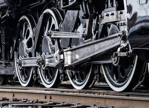 Reading Details Tracking The Light