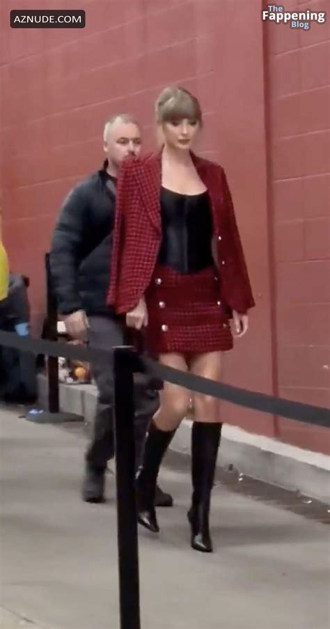 Taylor Swift Sexy Spotted Showing Off Her Hot Cleavage And Legs At Arrowhead Stadium In Kansas