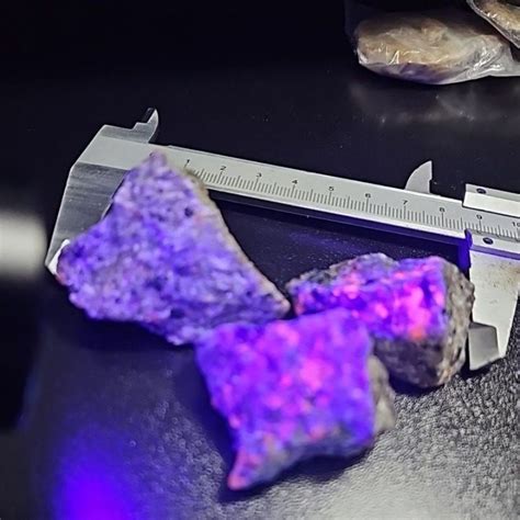 Jual Yooperlite Rough Uv Reactive Hq Shopee Indonesia