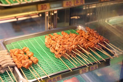 阿成烤肉歸仁宵夜吃什麼結合油炸及火烤的烤肉店醬汁鹹甜涮嘴還有不定時出沒的親人店貓【台南市歸仁區阿成烤肉】 口袋吃吃五十咩