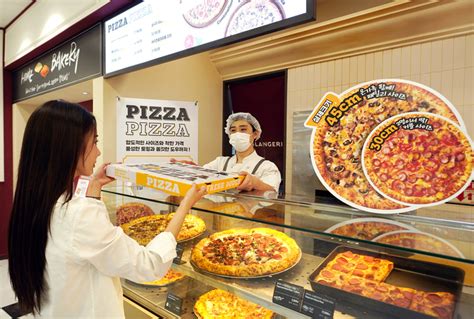 화제의 맛 1만원대 ‘마트피자 인기 맛·가성비 모두 잡아