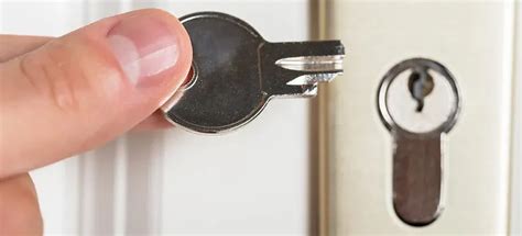 6 Expert Techniques To Remove A Broken Key From A Lock