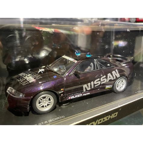 1 43 京商 尼桑 Gtr R33 賽道安全車 此模型非常奇葩，反正我手頭這麼多車子裡，它是獨一份：前蓋之下，沒有發動 蝦皮購物
