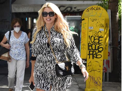 Κωνσταντίνα Σπυροπούλου Στο κέντρο της Αθήνας στον έβδομο μήνα της εγκυμοσύνης της Φωτογραφίες