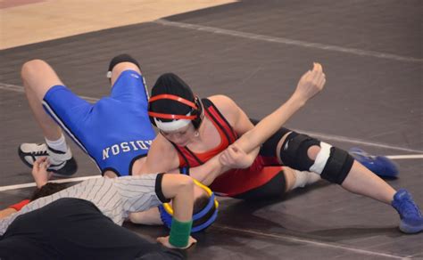 Men Wrestling Women Female Wrestler Pins Guy