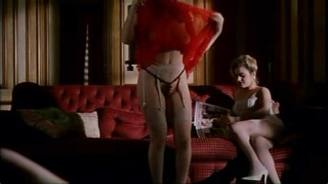 Sara Cosmi Nue Dans La Boîte à Fantasmes De Tinto Brass