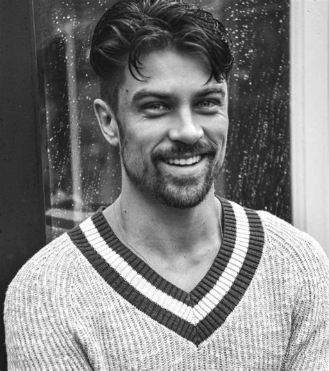 Raphael Sander Se Muda Para Londres E Namora Bailarina Brasileira Que