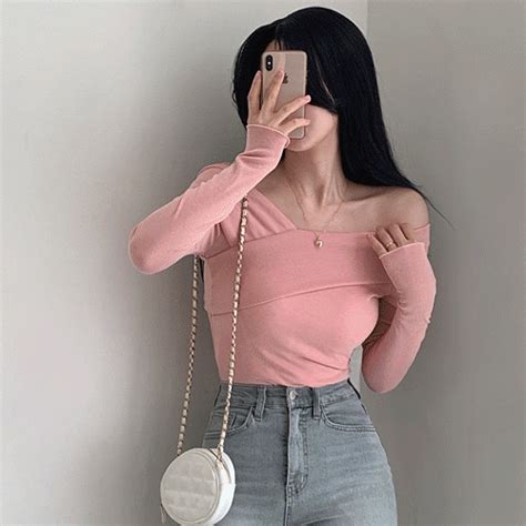색감예쁨 봄이왔나봄 사선 오프숄더 긴팔 티셔츠 에이블리