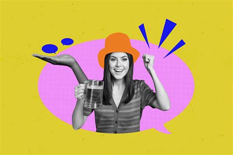 복합 경향 삽화 스케치 영상 사진 연설의 콜라주 구름 메시지 이야기 젊은 아가씨 학생 손 잡다 맥주 잔 알코올 세상에 알리다 20 24세에 대한 스톡 사진 및 기타 이미지