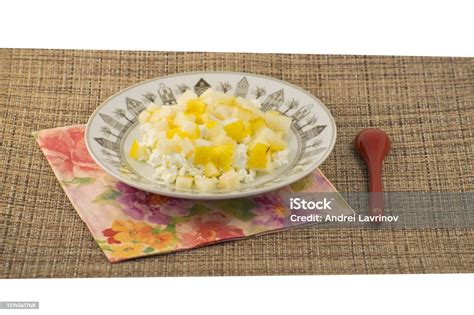 접시에 배를 곁들인 코티지 치즈 건강한 식생활을 위한 신선한 커드 사워 크림 배 0명에 대한 스톡 사진 및 기타 이미지 0명