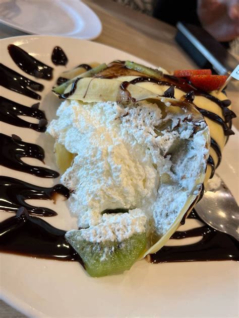 เครปกีวี่สตรอเบอร์รี่ช็อคโกแลต ร้าน สตางค์ เครป And คอฟฟี่ And สมูทตี้