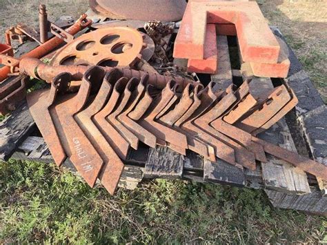 Tractor Weights Implement Parts Gear Link Assiter Auctioneers