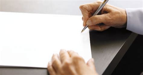 Mb는 자기방어·文은 자화자찬치적으로 가린 족적