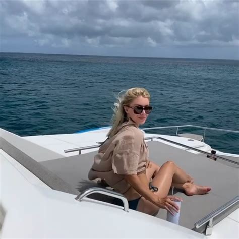 Jennifer Hollands Feet
