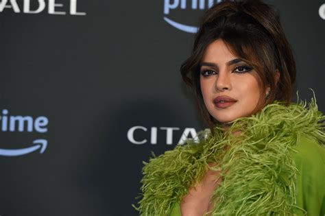 Pryanka Chopra Ruh J B L Teljesen Kil Tszott A Bugyija S El Gg