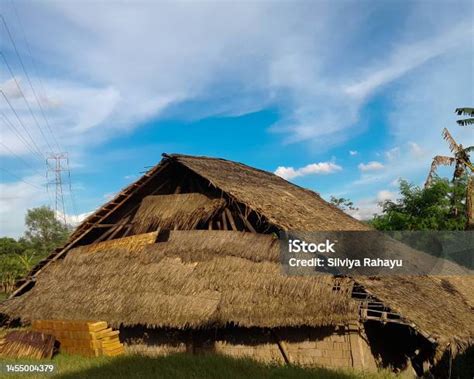 Gubuk Jerami Tempat Pembuatan Batu Bata Tradisional Foto Stok Unduh Gambar Sekarang Istock