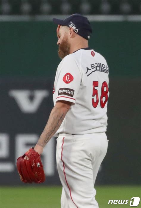 고전하는 롯데 스트레일리 네이트 스포츠