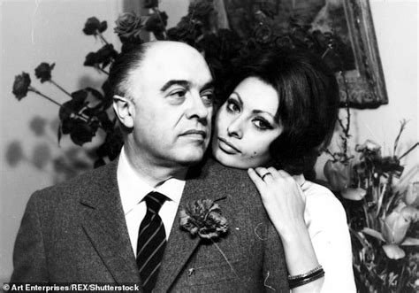 Sophia Loren 89 Is Rushed To Hospital For Emergency Surgery After