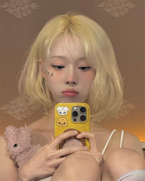 볼에 일본어가 적힌 밴드를 붙인 에스파 윈터 뽀얀 피부와 미모 움짤저장소