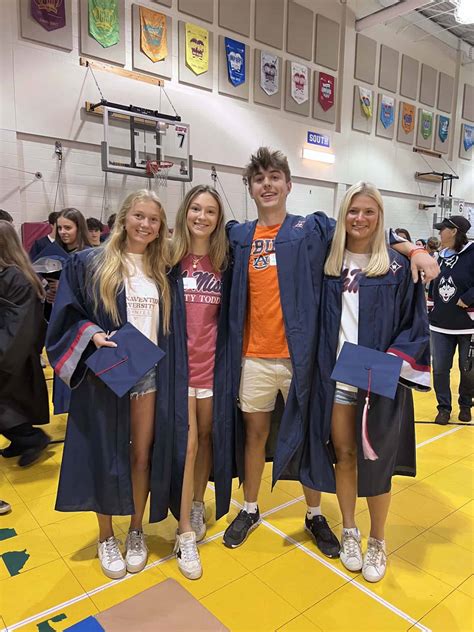 Celebrating The Class Of 2024 Elementary School Senior Walk Dixie