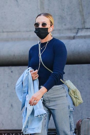 Los Estilos Casuales De Dua Lipa Y Scarlett Johansson Y El Piyama De Ed