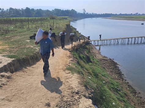 ကလေးမြို့နယ်ရှိ စစ်ဘေးရှောင်များအတွက် ဆန်နှင့် ပစ္စည်းများ ကူညီထောက်ပံ့ ဓာတ်ပုံ