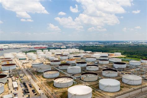 Exxon Chevron Profits Fell Ahead Of Tariff Driven Oil Slump Wsj