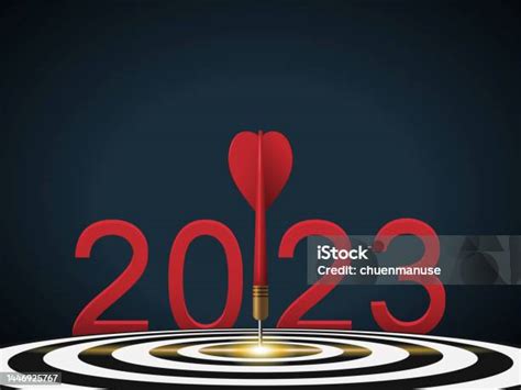 빨간 다트가 숫자 사이의 다트 보드 중앙에 맞았습니다 2023d 목표와 목표가있는 3 년 새해 2022년 새해를 목표로 하는 과녁에 화살표 사업 성공 전략 성취 목적 개념