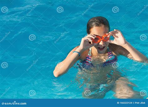 Simming Arkivfoto Bild Av Lopp Simning Solbränna 166322124