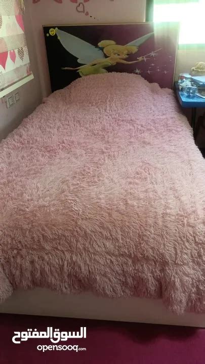 غرفة نوم بناتيتشمل تخت مفرد و نص و كمدينا و تواليت و خزانة طابقين و