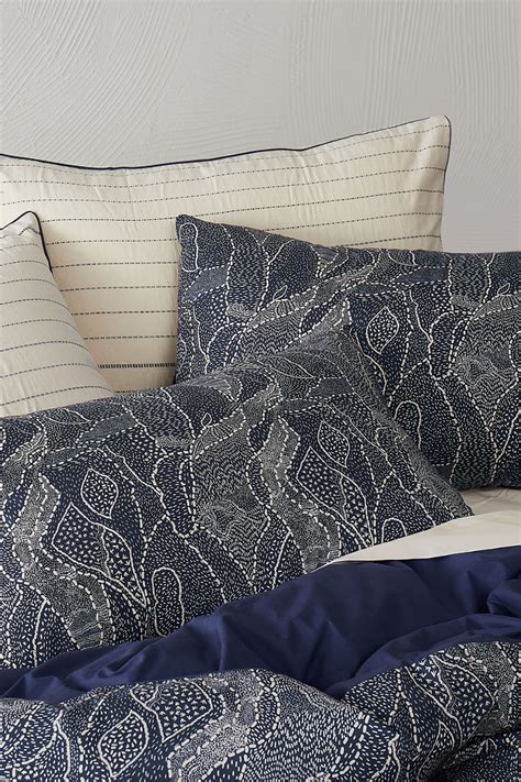 Himeya Stitch Fields And Woven Dash Bedding