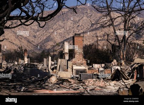 Altadena Usa 11th Jan 2025 Fire Aftermath In The Community Of