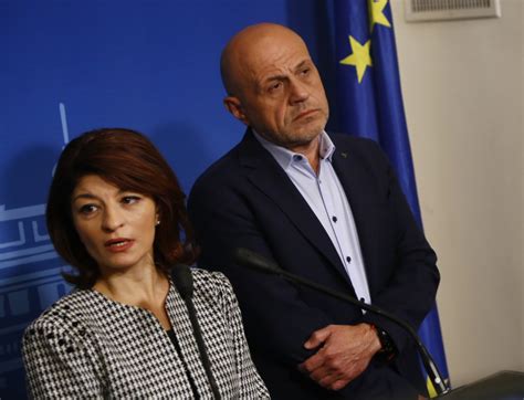 Десислава Атанасова с горещи новини след срещата с хората на Стефан Янев Галерия Блиц