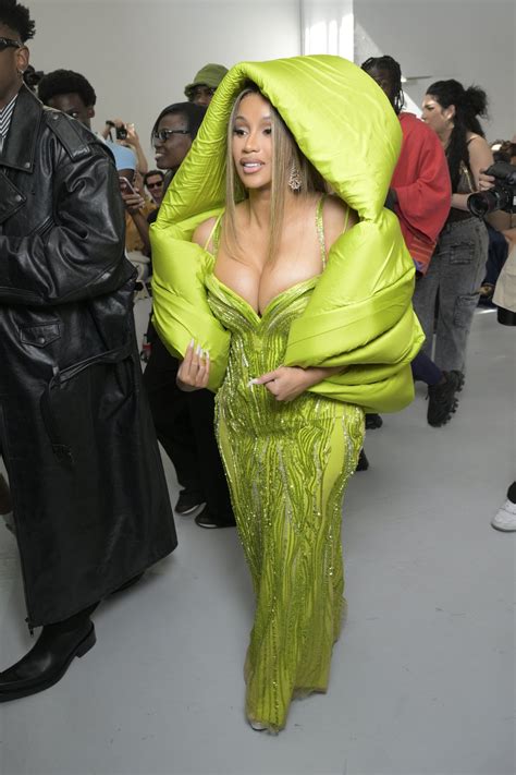 Cardi Bs Best Street Style Outfits Ps Fashion