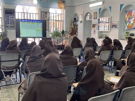 دختران دبیرستان دوره اول به اردوی اصفهان می روند مجتمع امام حسین ع یزد