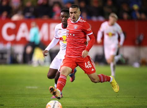 Bayern Munich Sign Arijon Ibrahimovic To New Contract The 17 Year Old